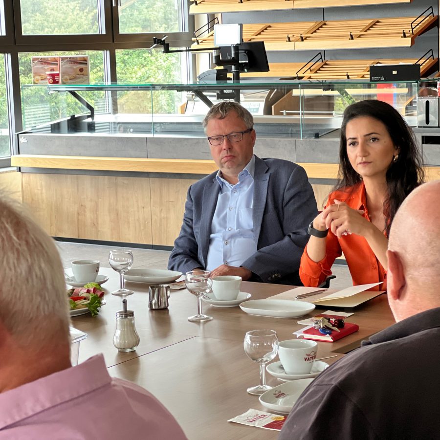 Runder Tisch mit Gewerbetreibenden aus dem Gewerbegebiet Buchholz ...